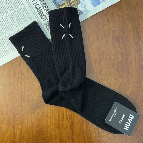 Minimalist embroidery line socks - Melissa's Secrets